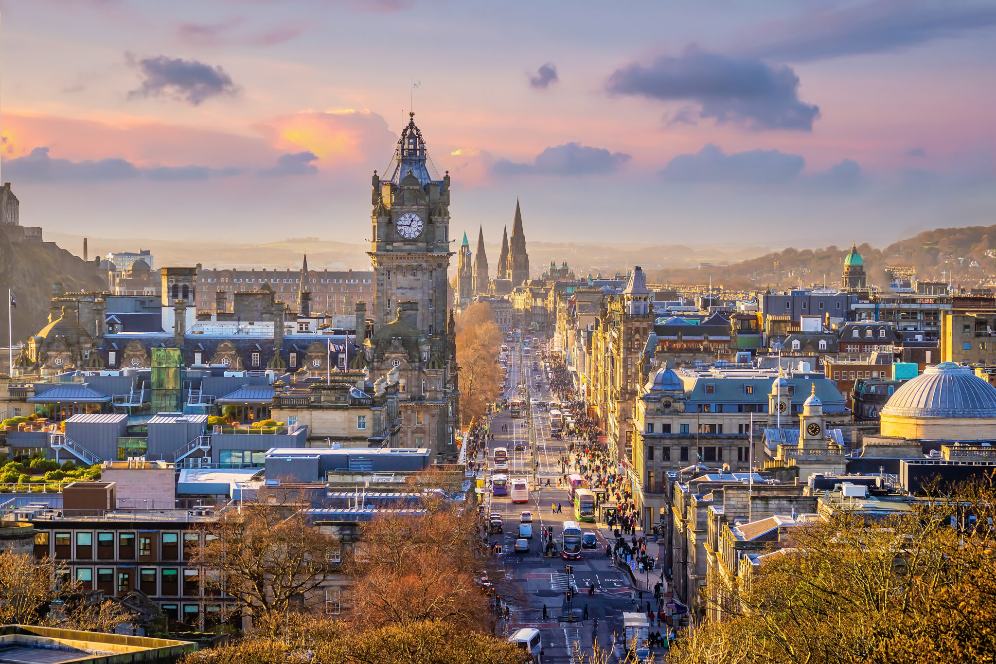 Edinburgh Luggage Storage: 9 Options Near Waverley (2026)